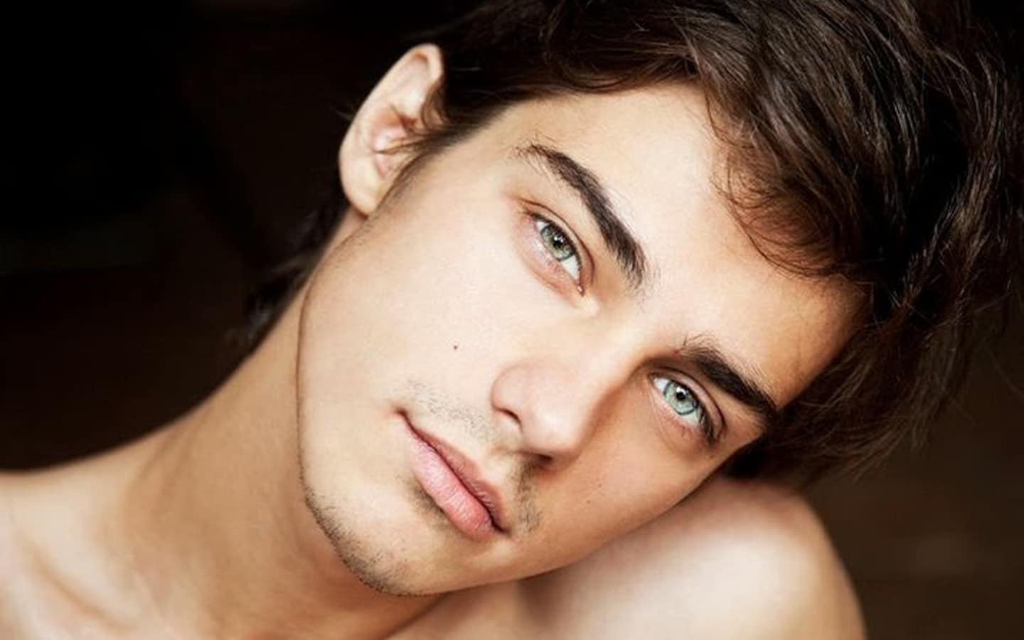 Épilation des sourcils pour homme : conseils, techniques, astuces et ...
