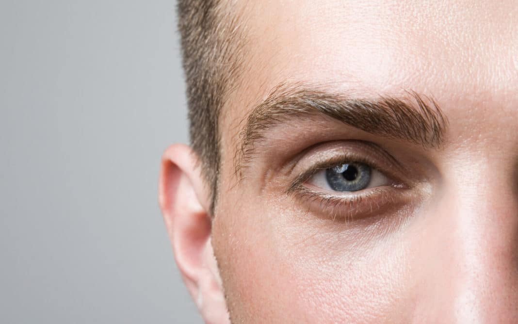 Teinture des sourcils pour homme : Tout savoir - Young Gent