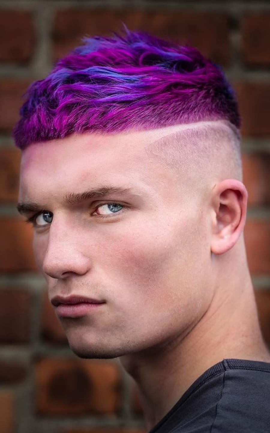 Teinture violette pour homme : tout savoir - Young Gent