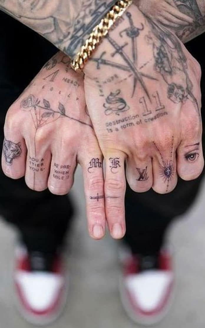 Tatouage homme sur le doigt : Conseils, idées et inspirations - Young Gent