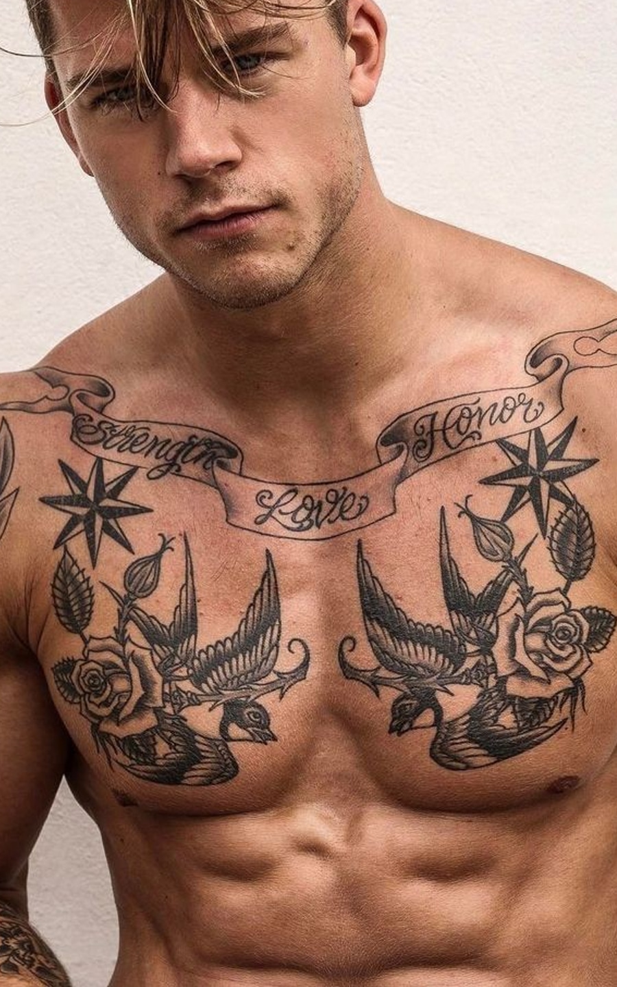 Tatouage homme sur le torse : Conseils, idées et inspirations - Young Gent