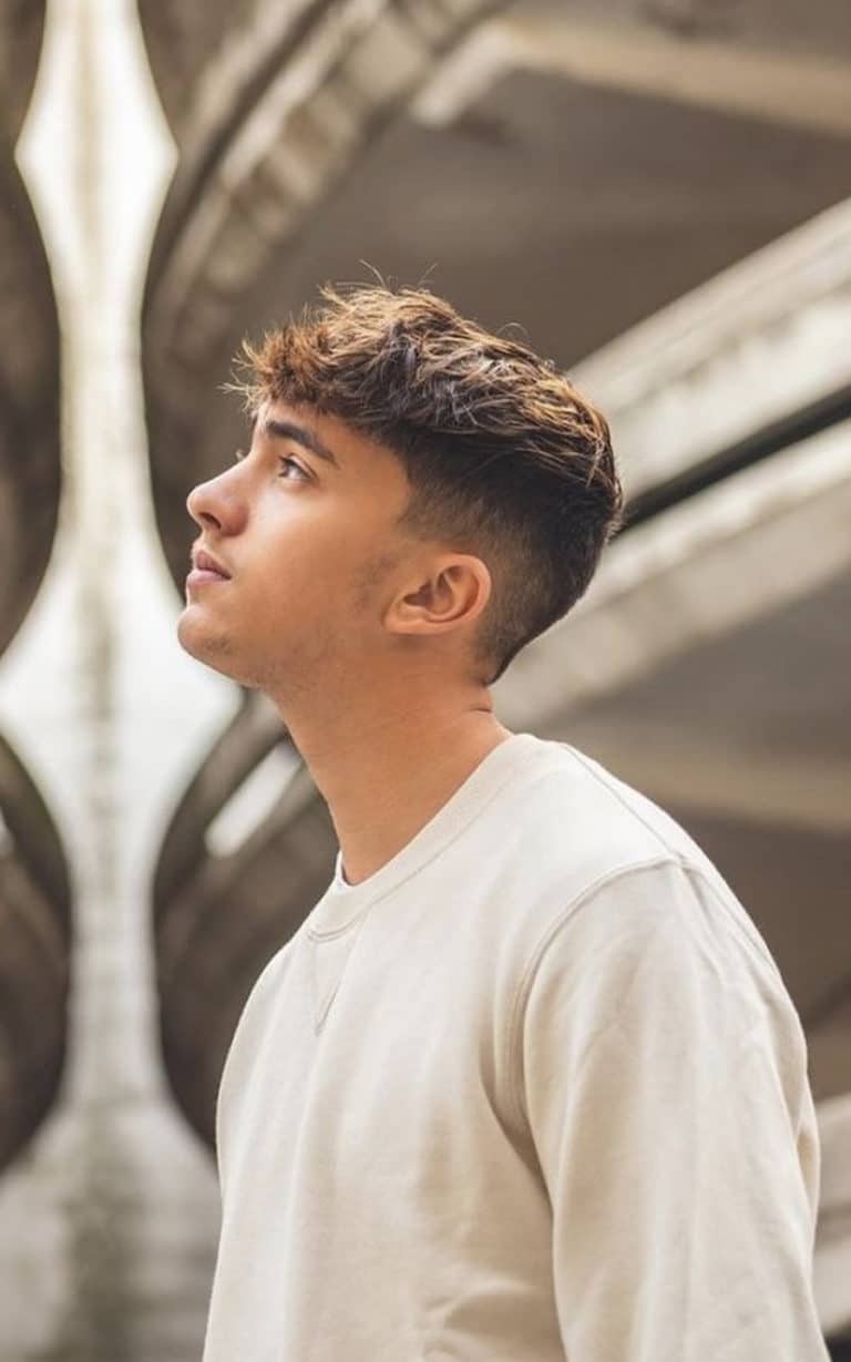 Coupe Inoxtag : Comment la réaliser et la porter ? - Young Gent