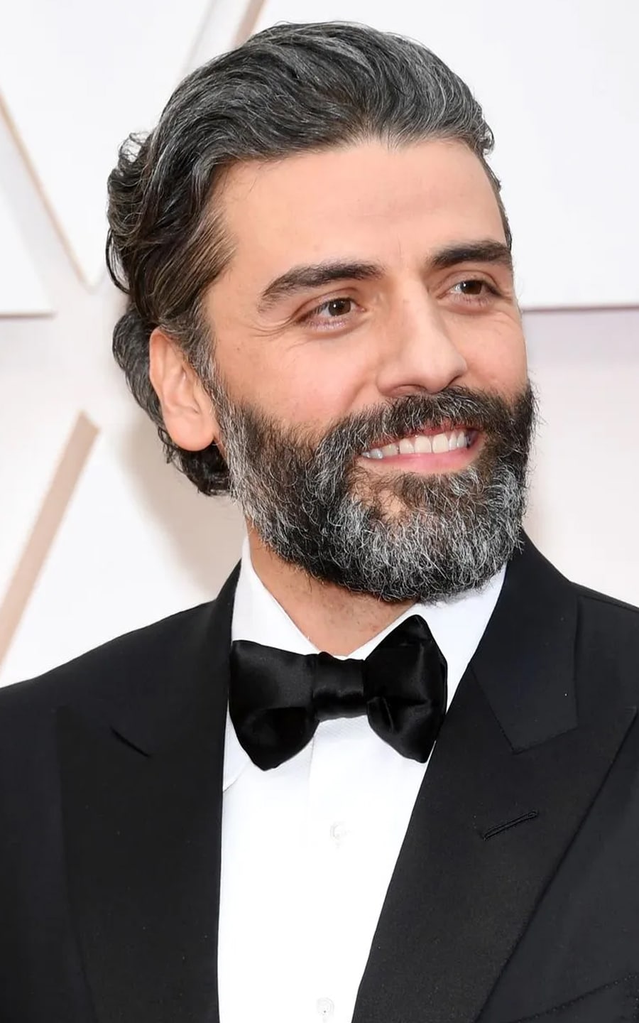 Bien tailler sa barbe : Guide complet - Young Gent