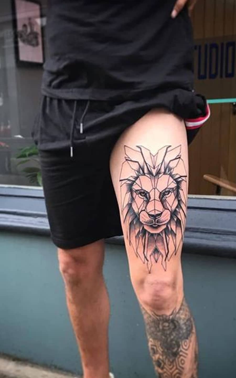 Tatouage Cuisse Homme Discret